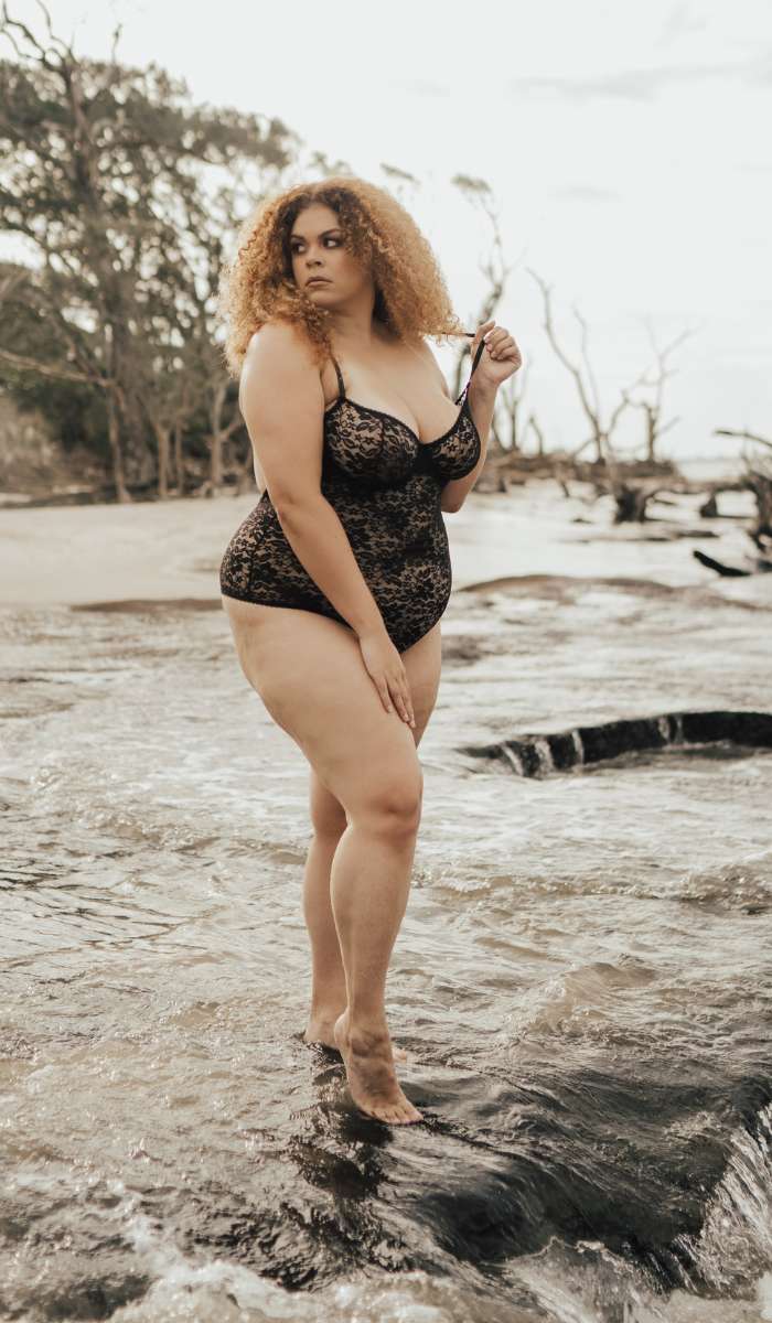 Jacksonville Beach Boudoir Shoot for a Plus-sized Babe - pompyportraits.com